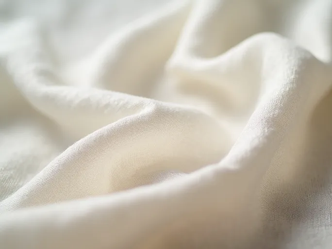 Lightweight Linenblend Hanfu Gains Popularity for Summer Wear