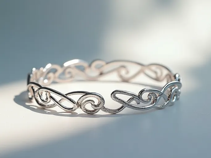 Jewelry Brand Launches Sterling Silver Aphrodite Bangle