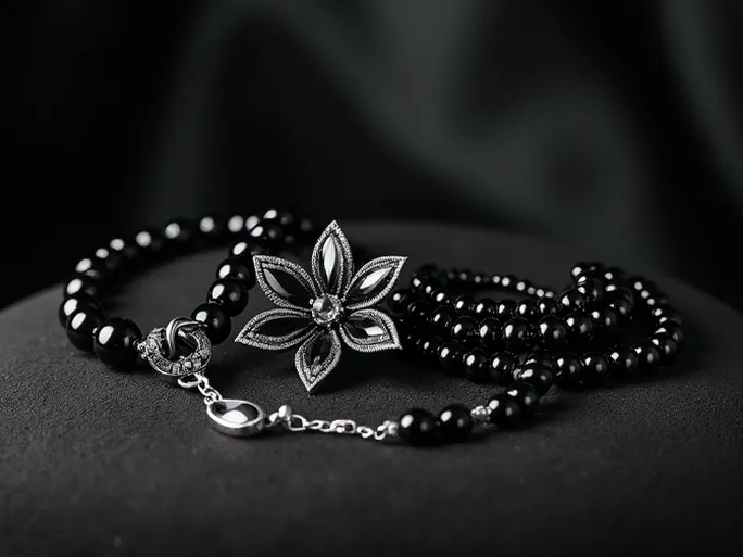 Black Accessories Dominate Winter Fashion Trends