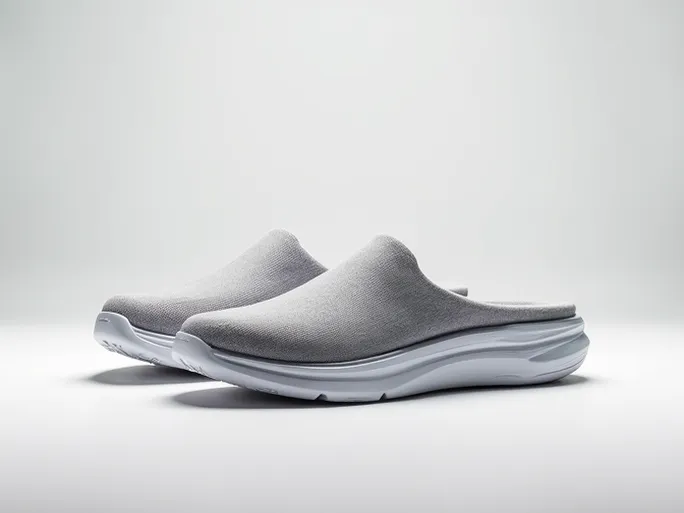 Hokas Recovery Slide 3 Aims to Ease Postworkout Foot Fatigue